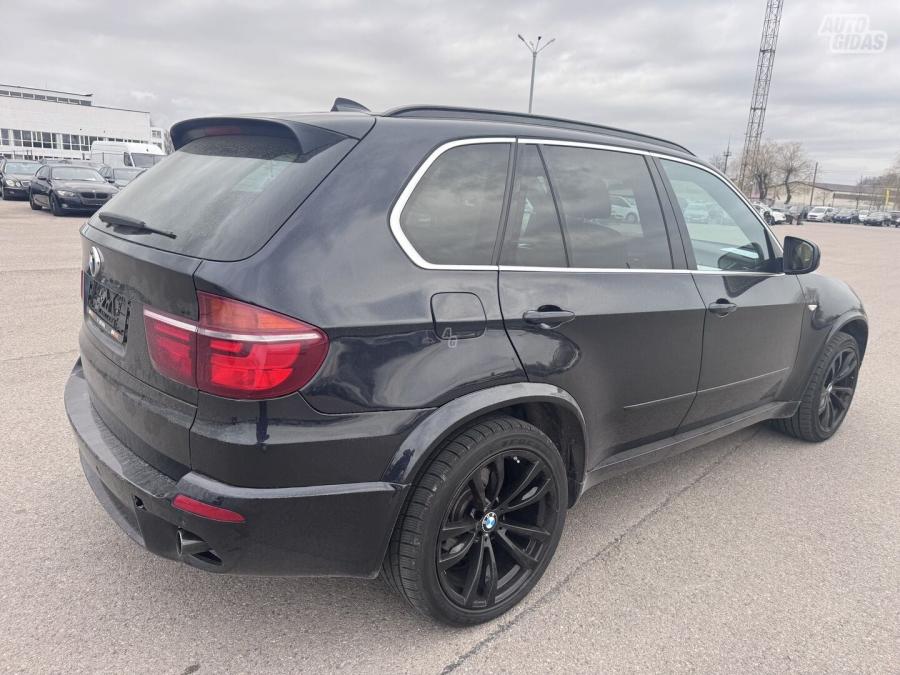 Black BMW X5 2007 in Marijampole, with an engine capacity of 3.00 L and mileage of 273 thousand km for 8000 €, photo 4 on AUTOMOTO.COM.LV