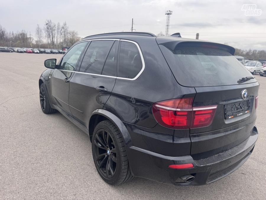 Black BMW X5 2007 in Marijampole, with an engine capacity of 3.00 L and mileage of 273 thousand km for 8000 €, photo 5 on AUTOMOTO.COM.LV