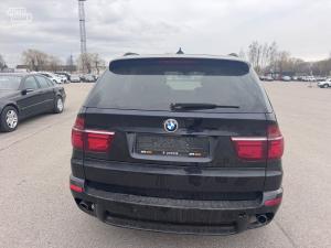 Black BMW X5 2007 in Marijampole, with an engine capacity of 3.00 L and mileage of 273 thousand km for 8000 €, photo 6 on AUTOMOTO.COM.LV