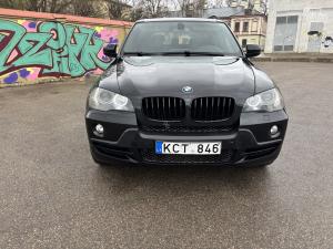 Black BMW X5 2007 in Vilnius, with an engine capacity of 3.00 L and mileage of 334 thousand km for 8500 €, photo 4 on AUTOMOTO.COM.LV