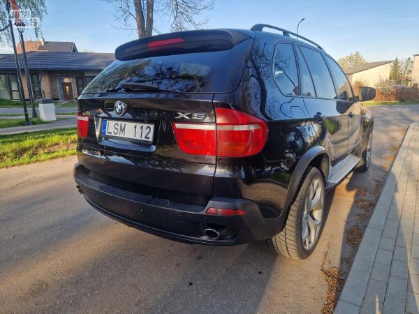 Black BMW X5 2007 in Kaunas, with an engine capacity of 3.00 L and mileage of 270 thousand km for 6950 €, photo 2 on AUTOMOTO.COM.LV