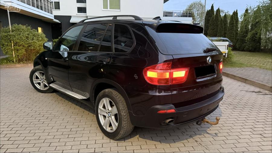 Black BMW X5 2007 in Vilnius, with an engine capacity of 3.00 L and mileage of 430 thousand km for 5900 €, photo 4 on AUTOMOTO.COM.LV
