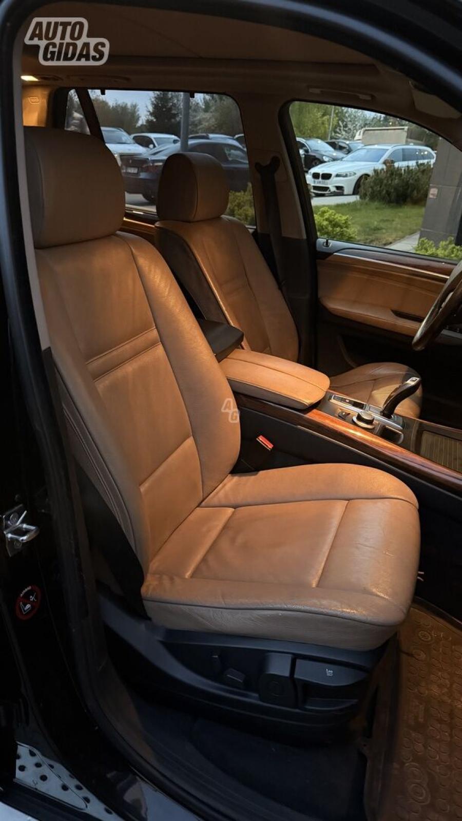 Black BMW X5 2007 in Vilnius, with an engine capacity of 3.00 L and mileage of 430 thousand km for 5900 €, photo 7 on AUTOMOTO.COM.LV