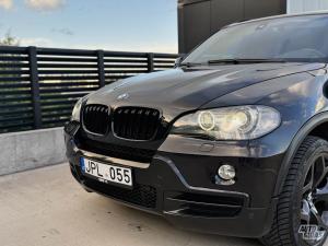 Black BMW X5 2007 in Vilnius, with an engine capacity of 3.00 L and mileage of 283 thousand km for 7100 €, photo 3 on AUTOMOTO.COM.LV