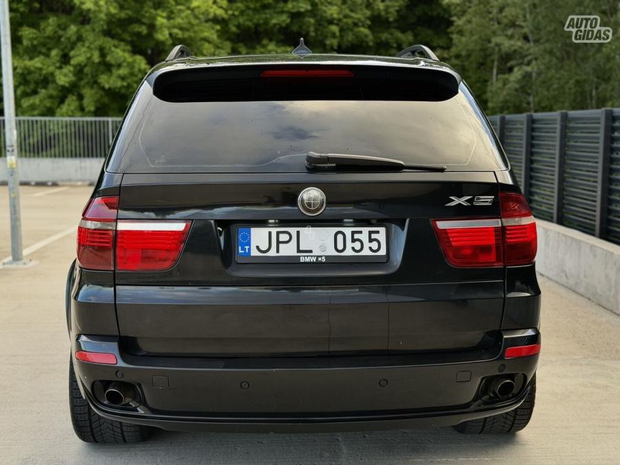 Black BMW X5 2007 in Vilnius, with an engine capacity of 3.00 L and mileage of 283 thousand km for 7100 €, photo 9 on AUTOMOTO.COM.LV