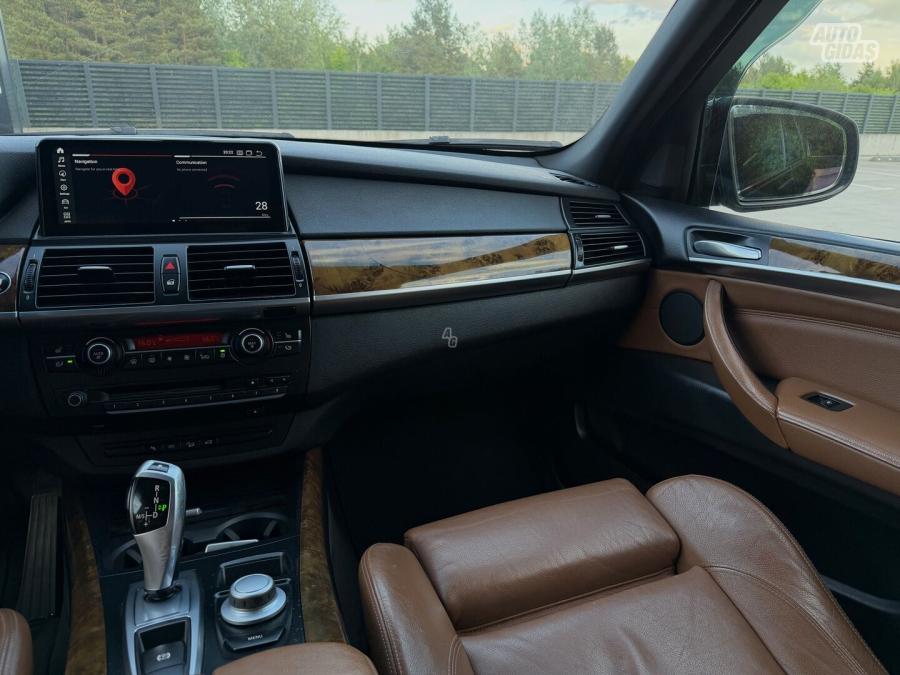Black BMW X5 2007 in Vilnius, with an engine capacity of 3.00 L and mileage of 283 thousand km for 7100 €, photo 18 on AUTOMOTO.COM.LV