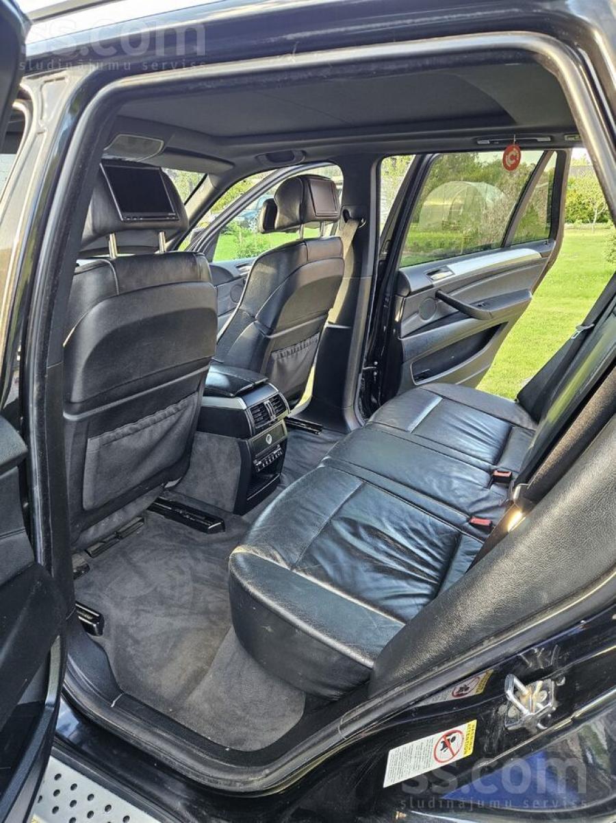 Melns BMW X5 2007 Madona, ar dzinēja tilpumu 3.00 L un nobraukumu 402 tūkst. km par 6500 €, foto 9 vietnē AUTOMOTO.COM.LV