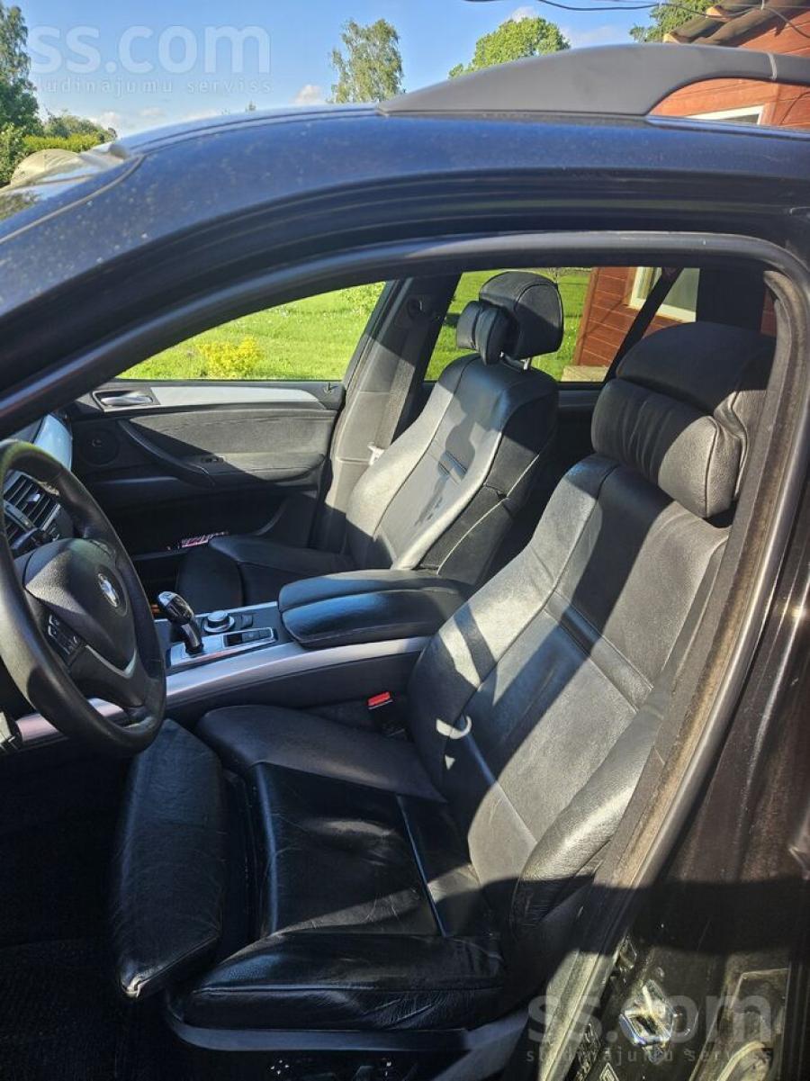 Melns BMW X5 2007 Madona, ar dzinēja tilpumu 3.00 L un nobraukumu 402 tūkst. km par 6500 €, foto 12 vietnē AUTOMOTO.COM.LV
