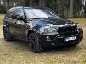 Black BMW X5 2007 in Riga, with an engine capacity of 3.00 L and mileage of 367 thousand km for 10390 €, photo 3 on AUTOMOTO.COM.LV