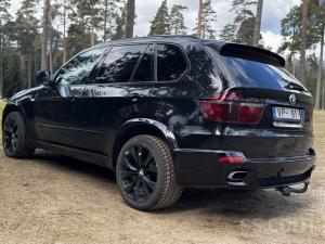 Black BMW X5 2007 in Riga, with an engine capacity of 3.00 L and mileage of 367 thousand km for 10390 €, photo 4 on AUTOMOTO.COM.LV