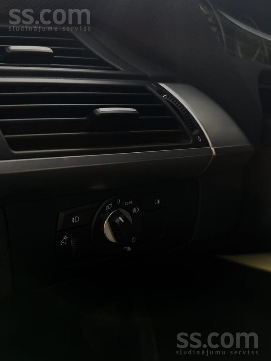Black BMW X5 2007 in Riga, with an engine capacity of 3.00 L and mileage of 367 thousand km for 10390 €, photo 10 on AUTOMOTO.COM.LV