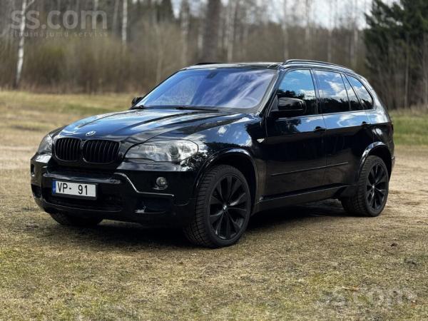 Black BMW X5 2007 in Riga, with an engine capacity of 3.00 L and mileage of 367 thousand km for 9990 €, photo 1 on AUTOMOTO.COM.LV