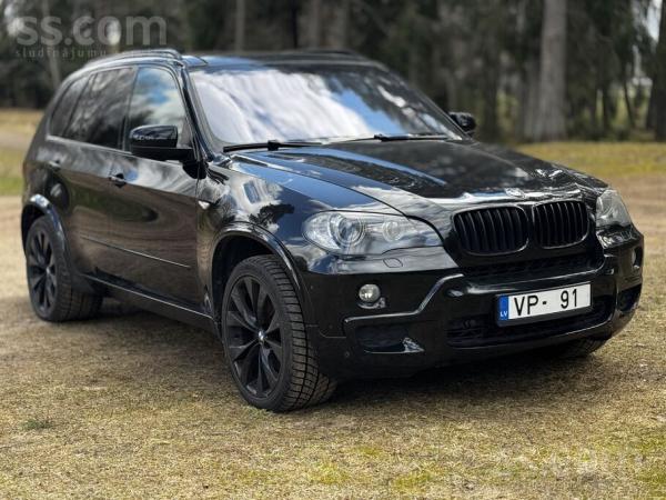 Black BMW X5 2007 in Riga, with an engine capacity of 3.00 L and mileage of 367 thousand km for 9990 €, photo 2 on AUTOMOTO.COM.LV