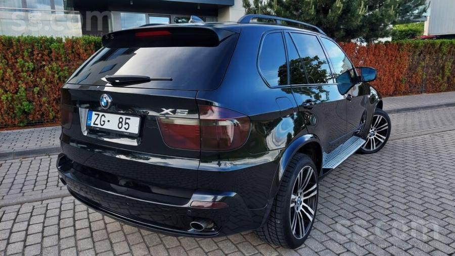Black BMW X5 2007 in Riga, with an engine capacity of 3.00 L and mileage of 243 thousand km for 7950 €, photo 6 on AUTOMOTO.COM.LV