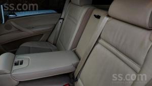 Black BMW X5 2007 in Riga, with an engine capacity of 3.00 L and mileage of 243 thousand km for 7950 €, photo 8 on AUTOMOTO.COM.LV