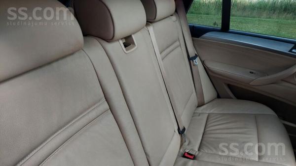 Black BMW X5 2007 in Riga, with an engine capacity of 3.00 L and mileage of 243 thousand km for 7950 €, photo 8 on AUTOMOTO.COM.LV