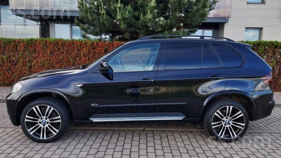 Black BMW X5 2007 in Riga, with an engine capacity of 3.00 L and mileage of 243 thousand km for 7950 €, photo 11 on AUTOMOTO.COM.LV