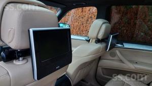 Black BMW X5 2007 in Riga, with an engine capacity of 3.00 L and mileage of 243 thousand km for 7950 €, photo 12 on AUTOMOTO.COM.LV