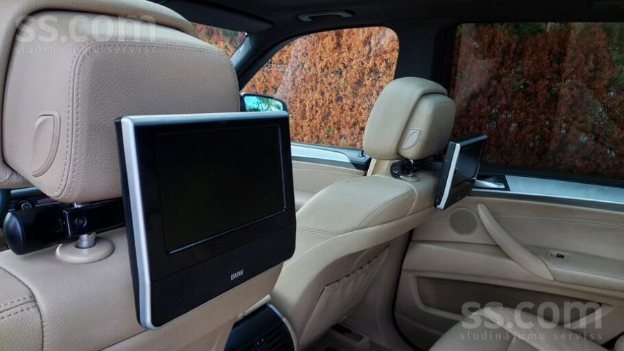 Black BMW X5 2007 in Riga, with an engine capacity of 3.00 L and mileage of 243 thousand km for 7950 €, photo 12 on AUTOMOTO.COM.LV