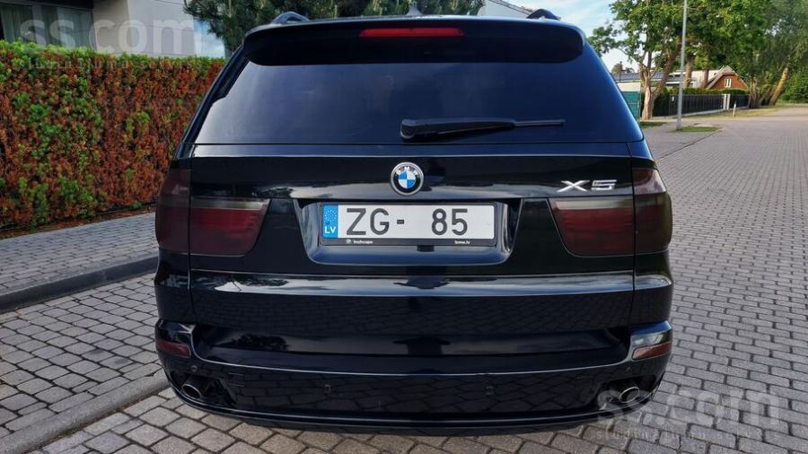 Black BMW X5 2007 in Riga, with an engine capacity of 3.00 L and mileage of 243 thousand km for 7950 €, photo 15 on AUTOMOTO.COM.LV