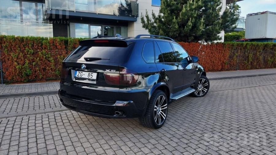 Black BMW X5 2007 in Riga, with an engine capacity of 3.00 L and mileage of 243 thousand km for 7950 €, photo 22 on AUTOMOTO.COM.LV