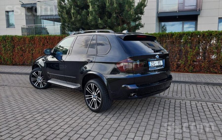 Black BMW X5 2007 in Riga, with an engine capacity of 3.00 L and mileage of 243 thousand km for 7950 €, photo 23 on AUTOMOTO.COM.LV