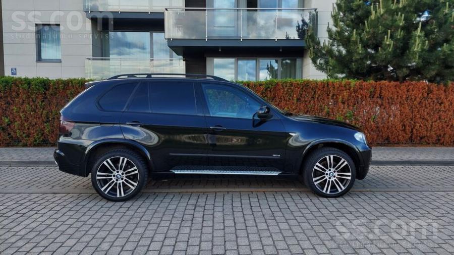 Black BMW X5 2007 in Riga, with an engine capacity of 3.00 L and mileage of 243 thousand km for 7950 €, photo 26 on AUTOMOTO.COM.LV