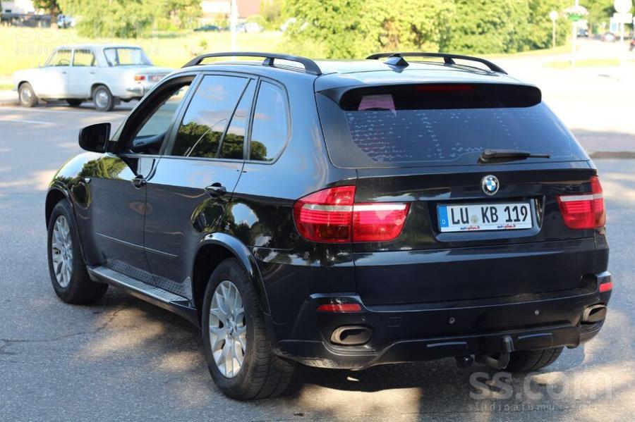 Black BMW X5 2007 in Riga, with an engine capacity of 3.00 L and mileage of 136 thousand km for 9950 €, photo 4 on AUTOMOTO.COM.LV