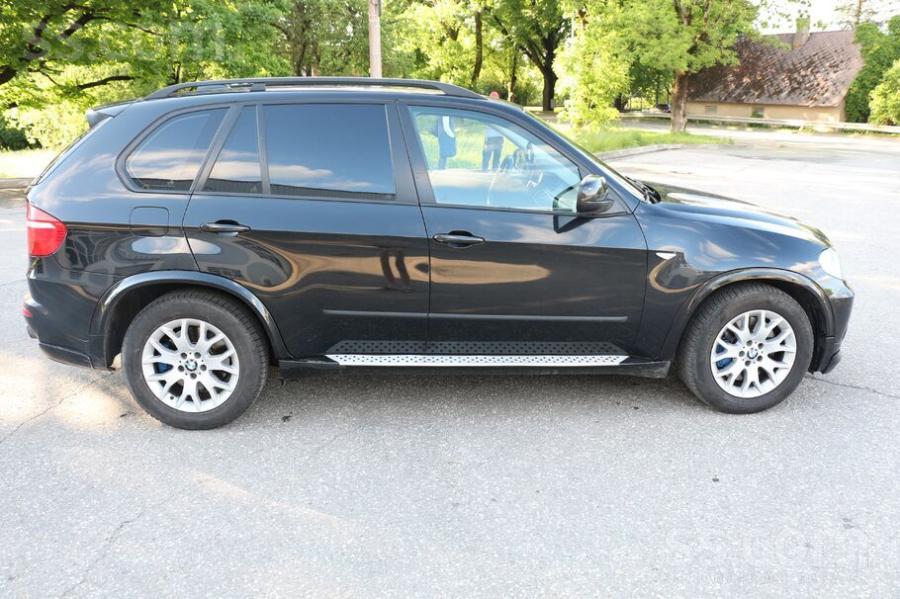 Black BMW X5 2007 in Riga, with an engine capacity of 3.00 L and mileage of 136 thousand km for 9950 €, photo 5 on AUTOMOTO.COM.LV