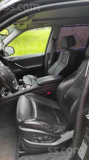 Black BMW X5 2007 in Riga, with an engine capacity of 3.00 L and mileage of 136 thousand km for 9950 €, photo 7 on AUTOMOTO.COM.LV