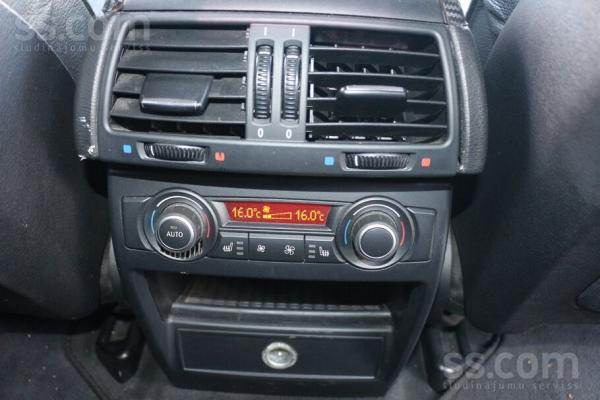 Black BMW X5 2007 in Riga, with an engine capacity of 3.00 L and mileage of 136 thousand km for 9950 €, photo 9 on AUTOMOTO.COM.LV