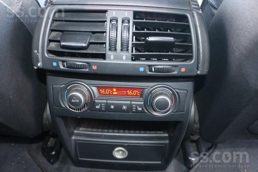 Black BMW X5 2007 in Riga, with an engine capacity of 3.00 L and mileage of 136 thousand km for 9950 €, photo 10 on AUTOMOTO.COM.LV