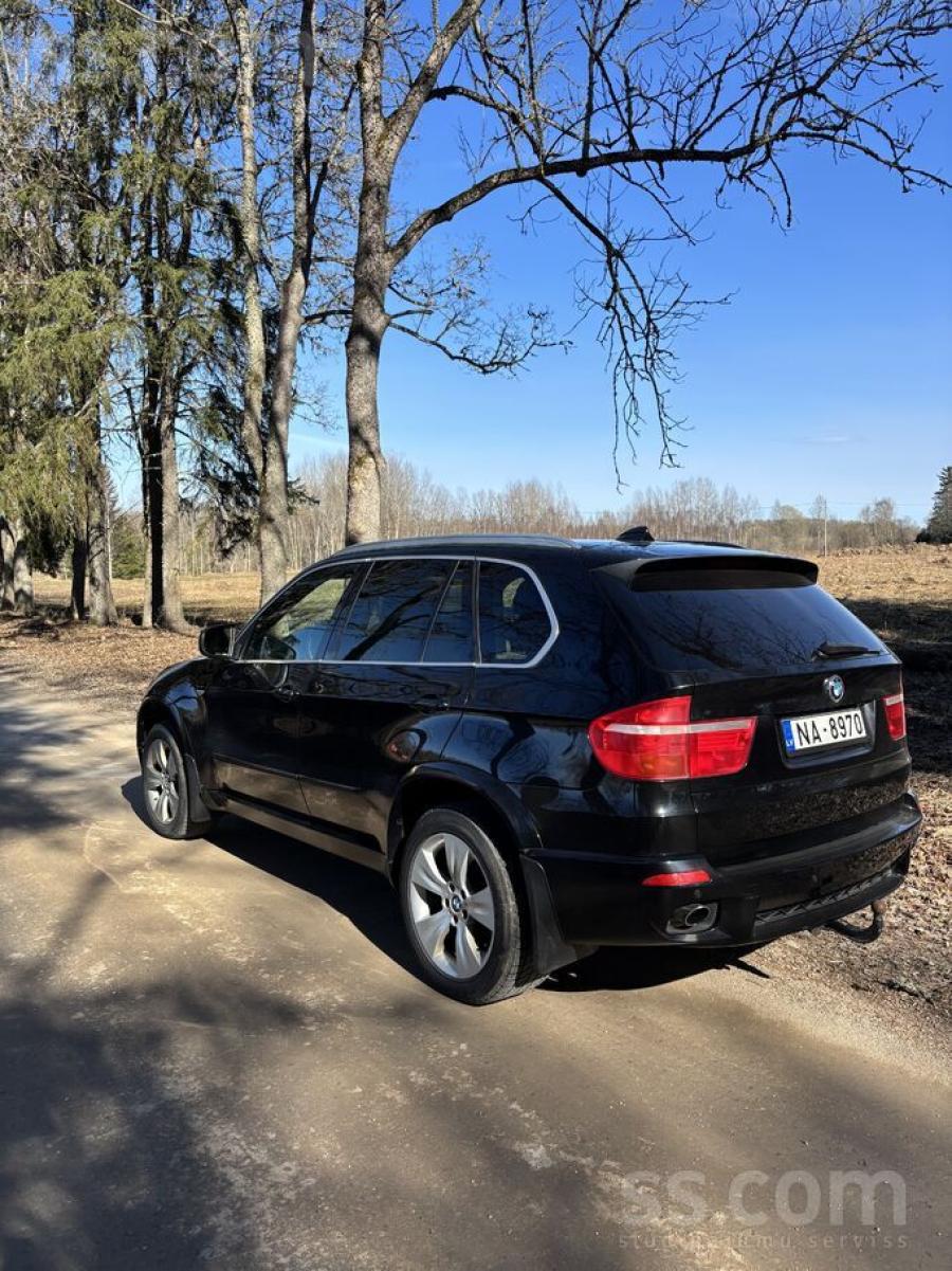 Black BMW X5 2007 in Rezekne, with an engine capacity of 3.00 L and mileage of 345 thousand km for 7600 €, photo 3 on AUTOMOTO.COM.LV