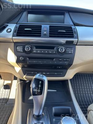 Black BMW X5 2007 in Rezekne, with an engine capacity of 3.00 L and mileage of 345 thousand km for 7600 €, photo 6 on AUTOMOTO.COM.LV