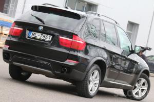 Black BMW X5 2007 in Riga, with an engine capacity of 3.00 L and mileage of 0 thousand km for 6390 €, photo 3 on AUTOMOTO.COM.LV