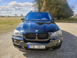 Black BMW X5 2007 in Riga, with an engine capacity of 4.80 L and mileage of 321 thousand km for 5250 €, photo 3 on AUTOMOTO.COM.LV