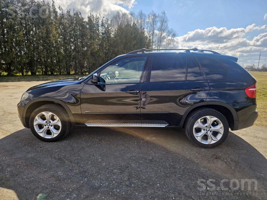 Black BMW X5 2007 in Riga, with an engine capacity of 4.80 L and mileage of 321 thousand km for 5250 €, photo 5 on AUTOMOTO.COM.LV