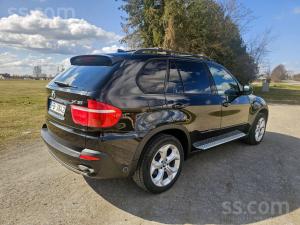 Black BMW X5 2007 in Riga, with an engine capacity of 4.80 L and mileage of 321 thousand km for 5250 €, photo 7 on AUTOMOTO.COM.LV