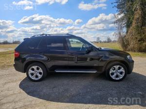 Black BMW X5 2007 in Riga, with an engine capacity of 4.80 L and mileage of 321 thousand km for 5250 €, photo 8 on AUTOMOTO.COM.LV