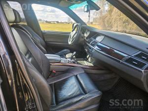 Black BMW X5 2007 in Riga, with an engine capacity of 4.80 L and mileage of 321 thousand km for 5250 €, photo 11 on AUTOMOTO.COM.LV