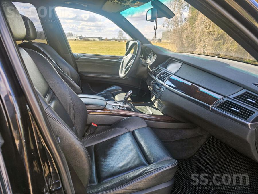 Black BMW X5 2007 in Riga, with an engine capacity of 4.80 L and mileage of 321 thousand km for 5250 €, photo 11 on AUTOMOTO.COM.LV