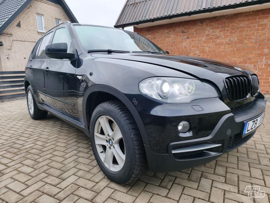 Black BMW X5 2007 in Birzai, with an engine capacity of 3.00 L and mileage of 283 thousand km for 7999 €, photo 1 on AUTOMOTO.COM.LV