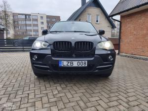 Black BMW X5 2007 in Birzai, with an engine capacity of 3.00 L and mileage of 283 thousand km for 7999 €, photo 3 on AUTOMOTO.COM.LV