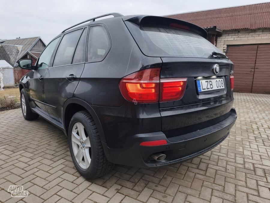 Black BMW X5 2007 in Birzai, with an engine capacity of 3.00 L and mileage of 283 thousand km for 7999 €, photo 6 on AUTOMOTO.COM.LV