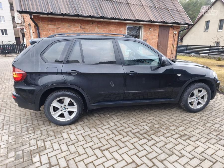 Black BMW X5 2007 in Birzai, with an engine capacity of 3.00 L and mileage of 283 thousand km for 7999 €, photo 7 on AUTOMOTO.COM.LV