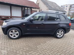 Black BMW X5 2007 in Birzai, with an engine capacity of 3.00 L and mileage of 283 thousand km for 7999 €, photo 9 on AUTOMOTO.COM.LV