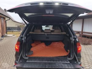 Black BMW X5 2007 in Birzai, with an engine capacity of 3.00 L and mileage of 283 thousand km for 7999 €, photo 12 on AUTOMOTO.COM.LV