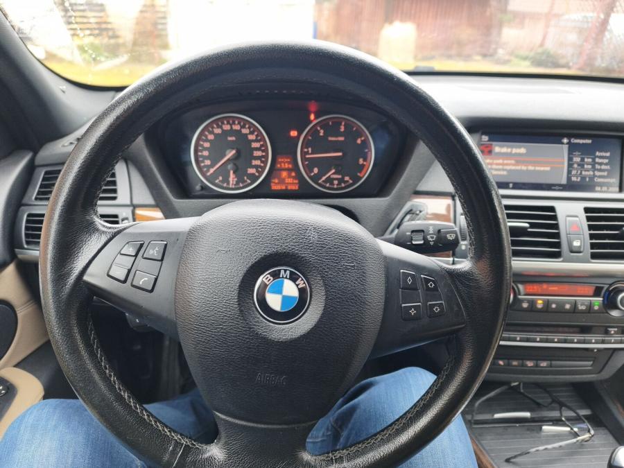 Black BMW X5 2007 in Birzai, with an engine capacity of 3.00 L and mileage of 283 thousand km for 7999 €, photo 15 on AUTOMOTO.COM.LV