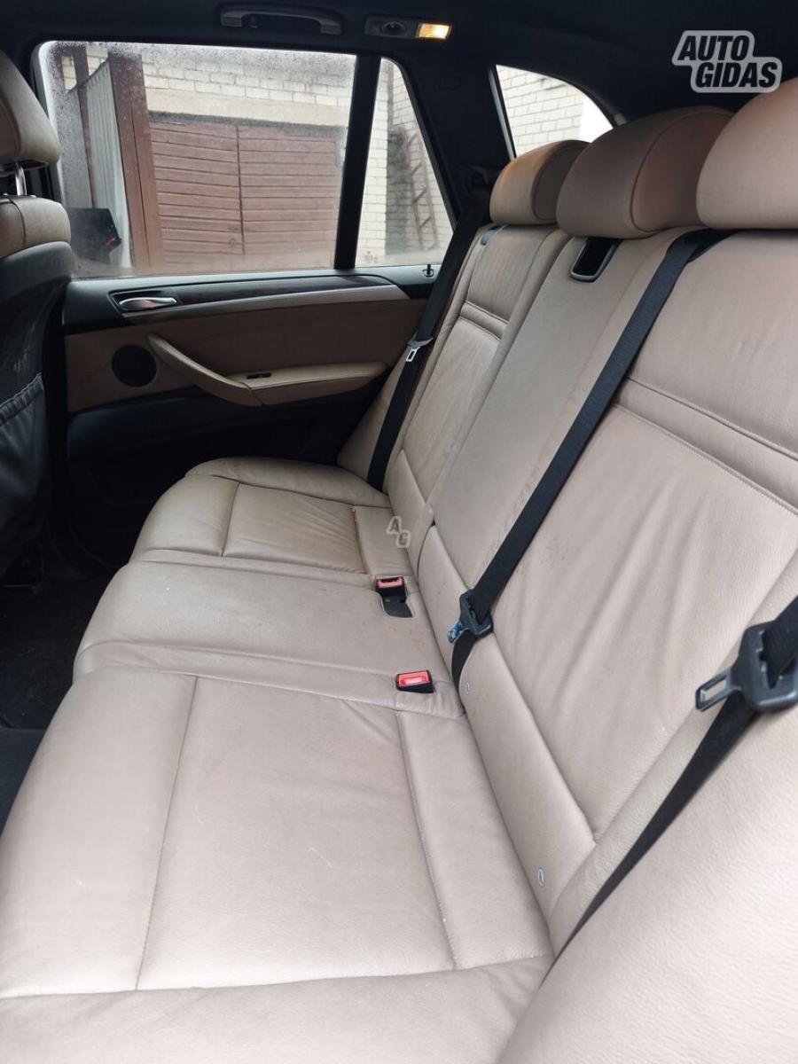 Black BMW X5 2007 in Birzai, with an engine capacity of 3.00 L and mileage of 283 thousand km for 7999 €, photo 30 on AUTOMOTO.COM.LV