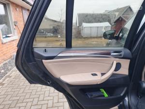 Black BMW X5 2007 in Birzai, with an engine capacity of 3.00 L and mileage of 283 thousand km for 7999 €, photo 32 on AUTOMOTO.COM.LV